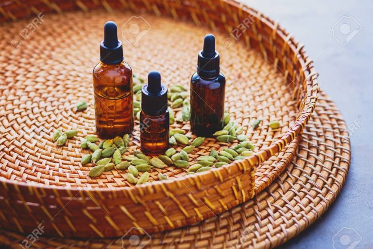 Cardamom Oil Manufacturers in India | Elaichi oil Manufacturing